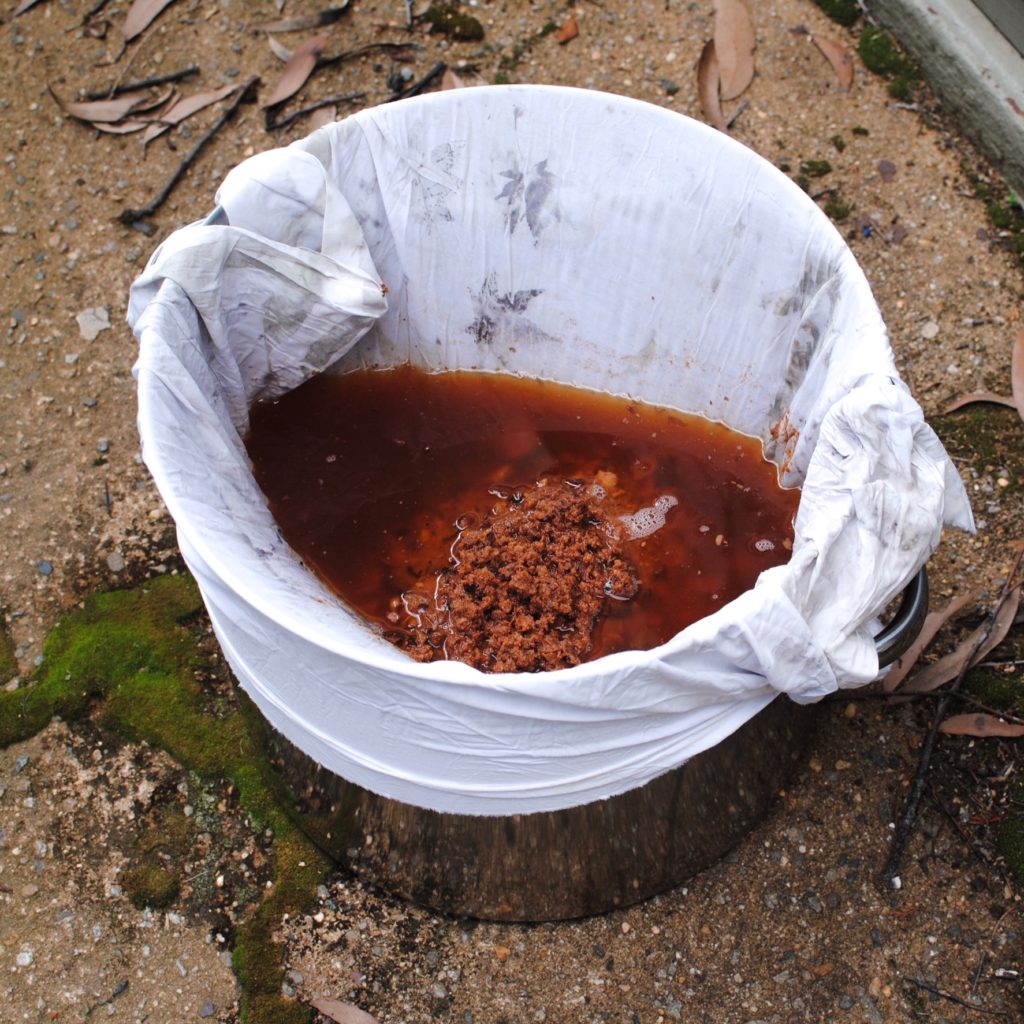 Natural dyeing with avocado seeds: step by step instructions – Gumnut Magic