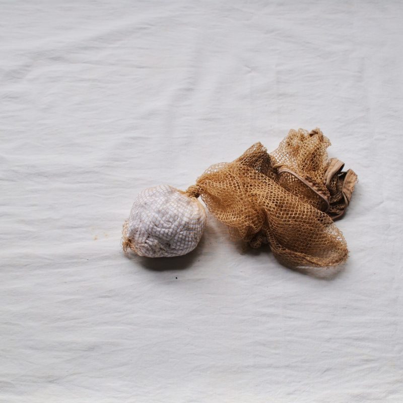 How to scrunch dye with onion skins – Gumnut Magic